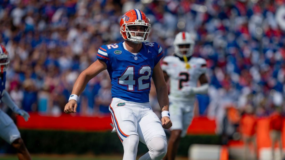 Florida Gators' Rocco Underwood wins Mannelly Award