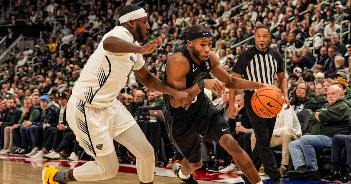 Michigan State overcomes brief slumber to rock Oakland, 77-58
