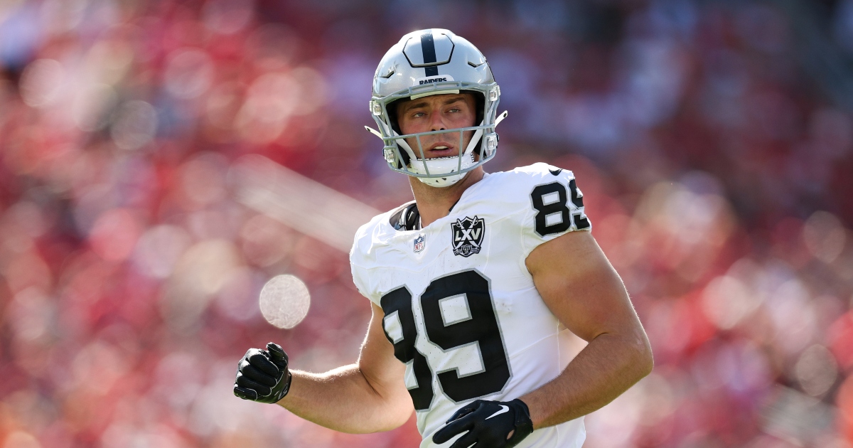 Brock Bowers injury update: Raiders make official decision vs. Colts ...