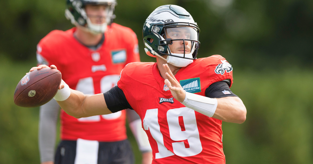 Former Notre Dame QB Ian Book signs with Philadelphia Eagles