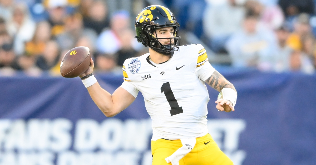 Michigan football: Will Wolverines add transfer QB?