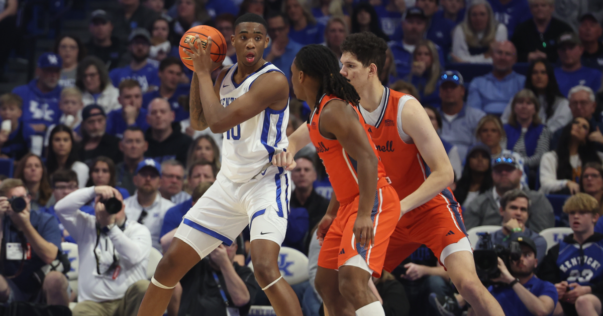 Does it feel like the ball "sticks" when Kentucky passes into the post ...