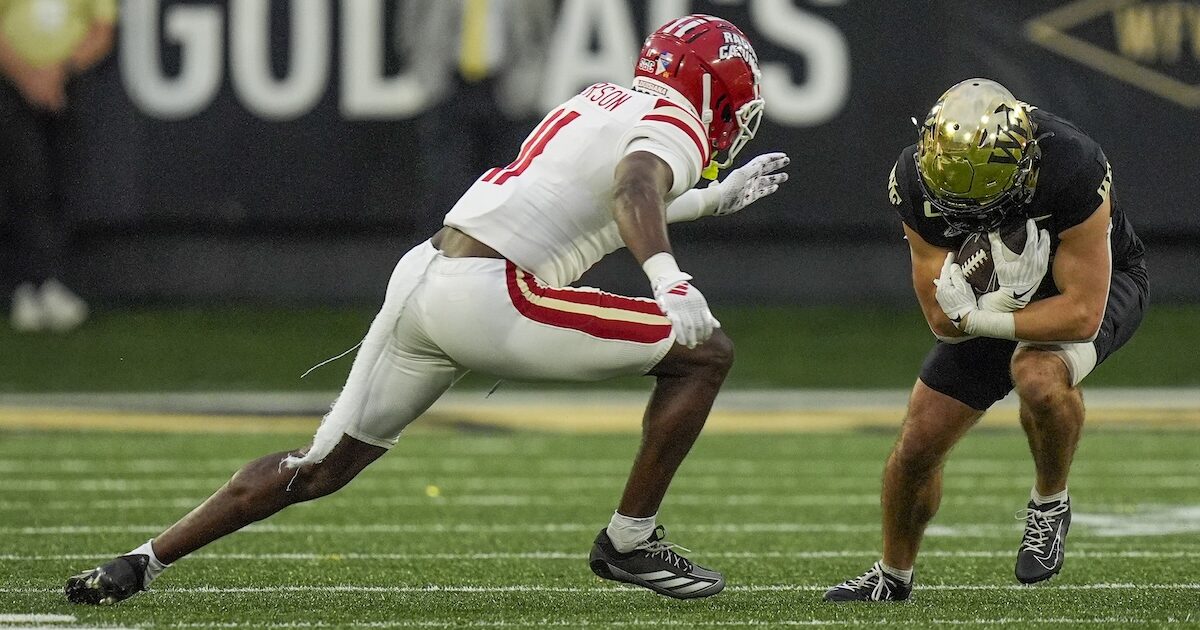 Michigan lands transfer portal cornerback Caleb Anderson