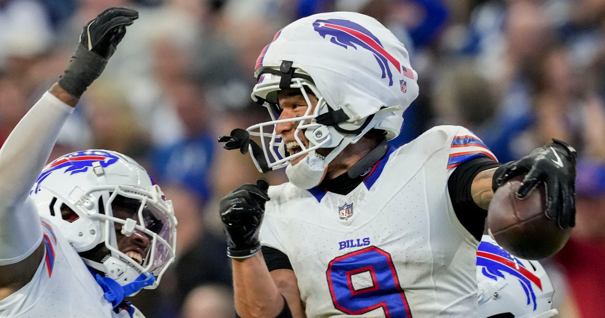 Taylor Rapp injury: Bills safety carted off to locker room after hip ...