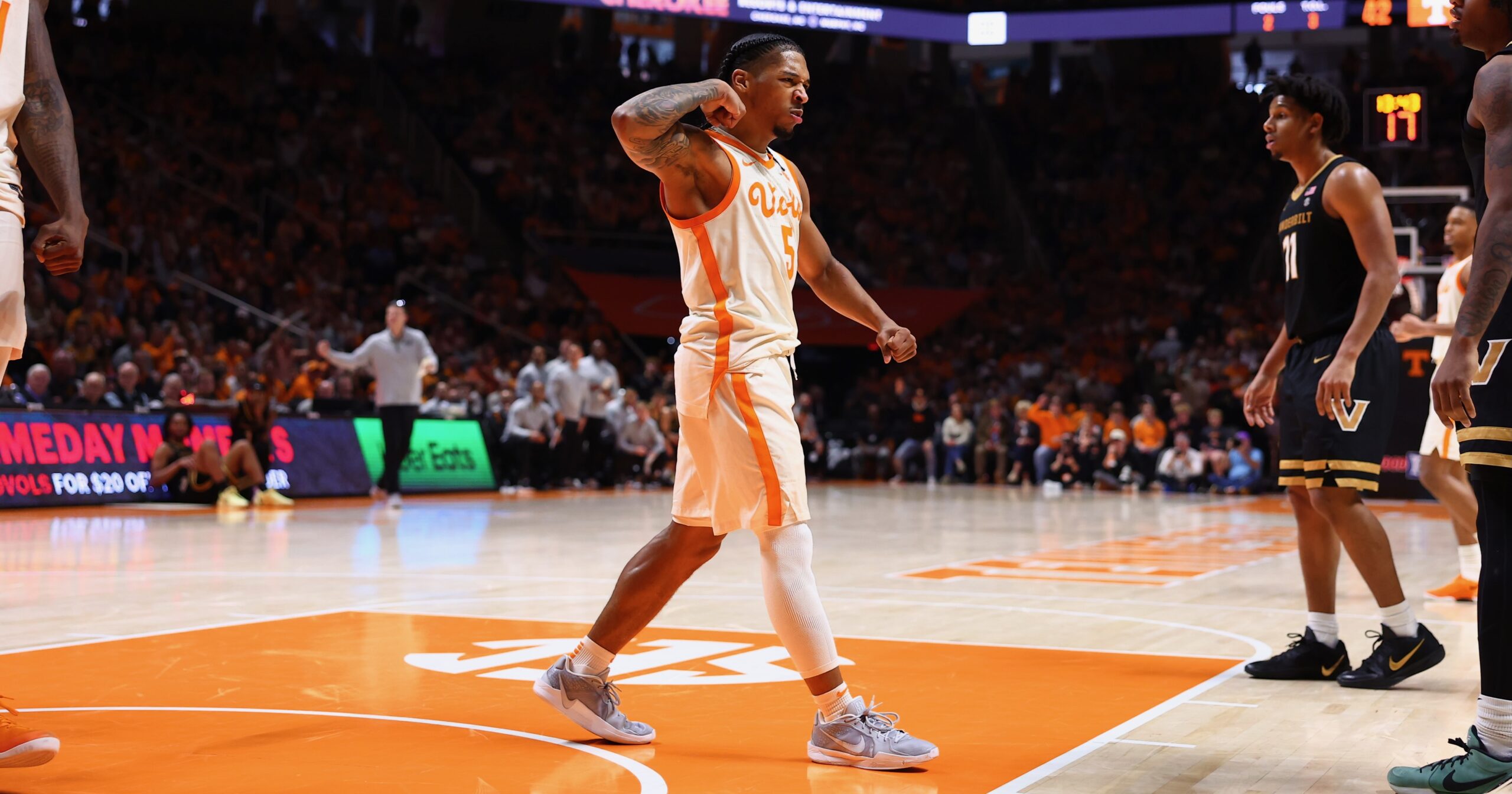 Tennessee rallies from down 16 points to beat Vanderbilt