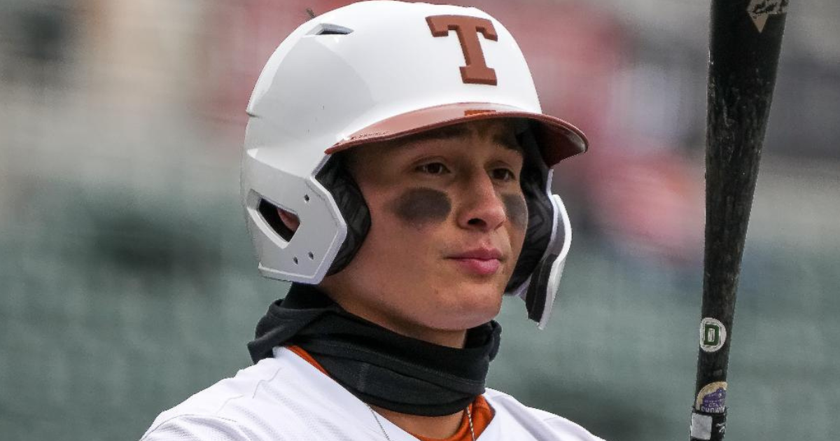 Dylan Volantis, Ethan Mendoza shine as Texas completes sweep against ...