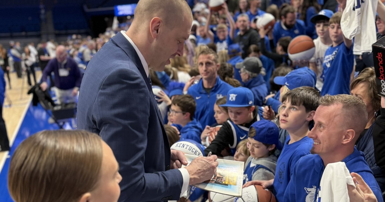 Mark Pope signed every autograph at Rupp Arena to end home schedule - On3