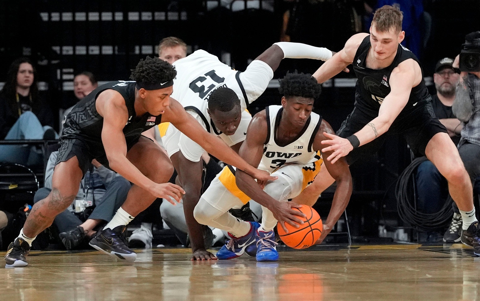 No. 8 Michigan State beats Iowa, 91-84 wins outright Big Ten title