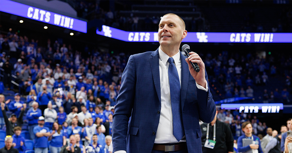 Mark Pope shares special moment with Kentucky seniors in Rupp Arena ...