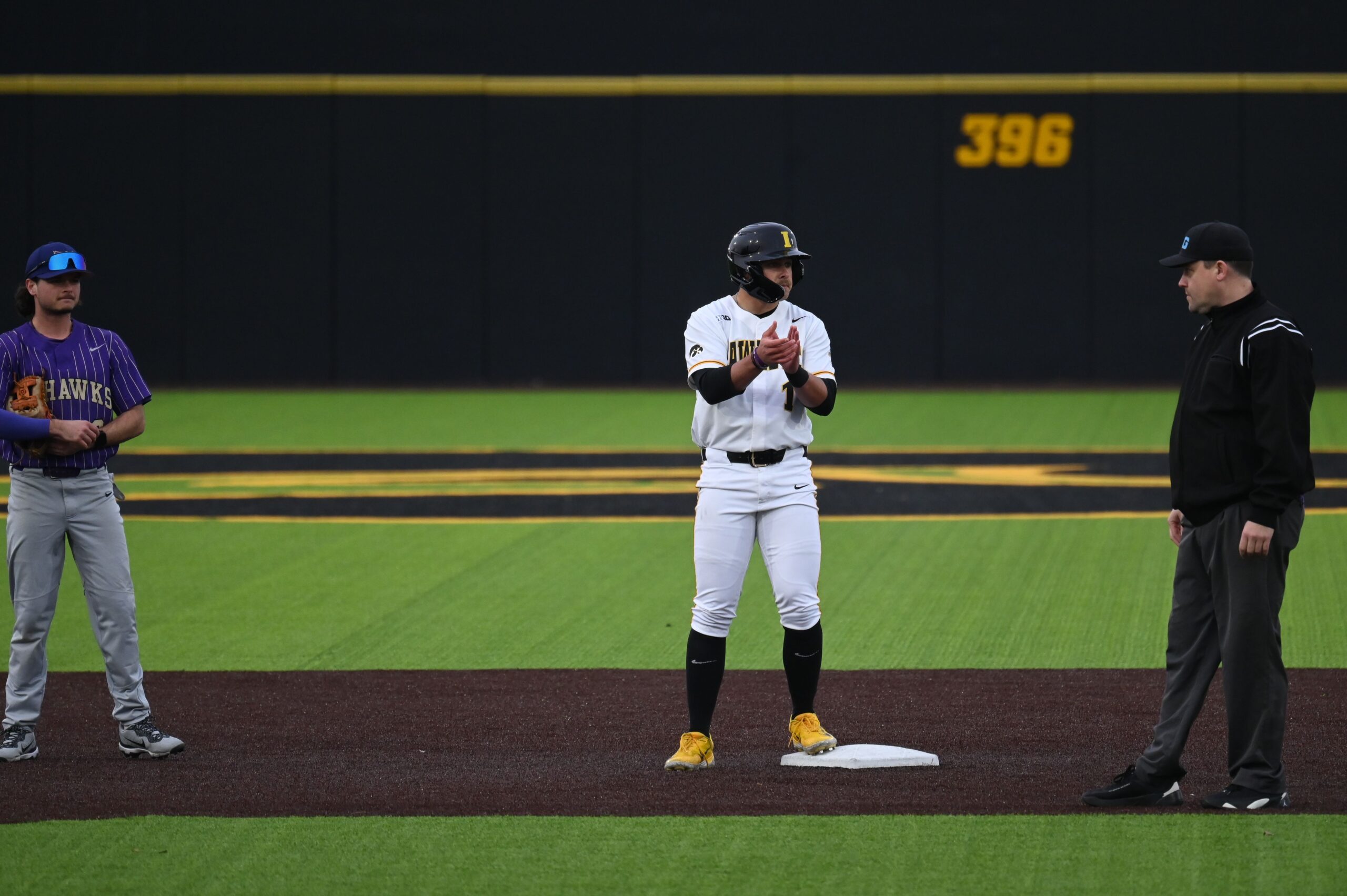 Iowa Baseball run-rules Rutgers 16-0, evens the series