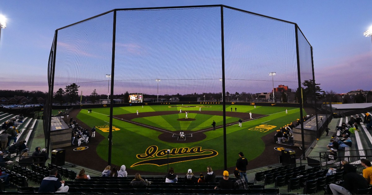 PHOTO GALLERY: Iowa Baseball vs Augustana College
