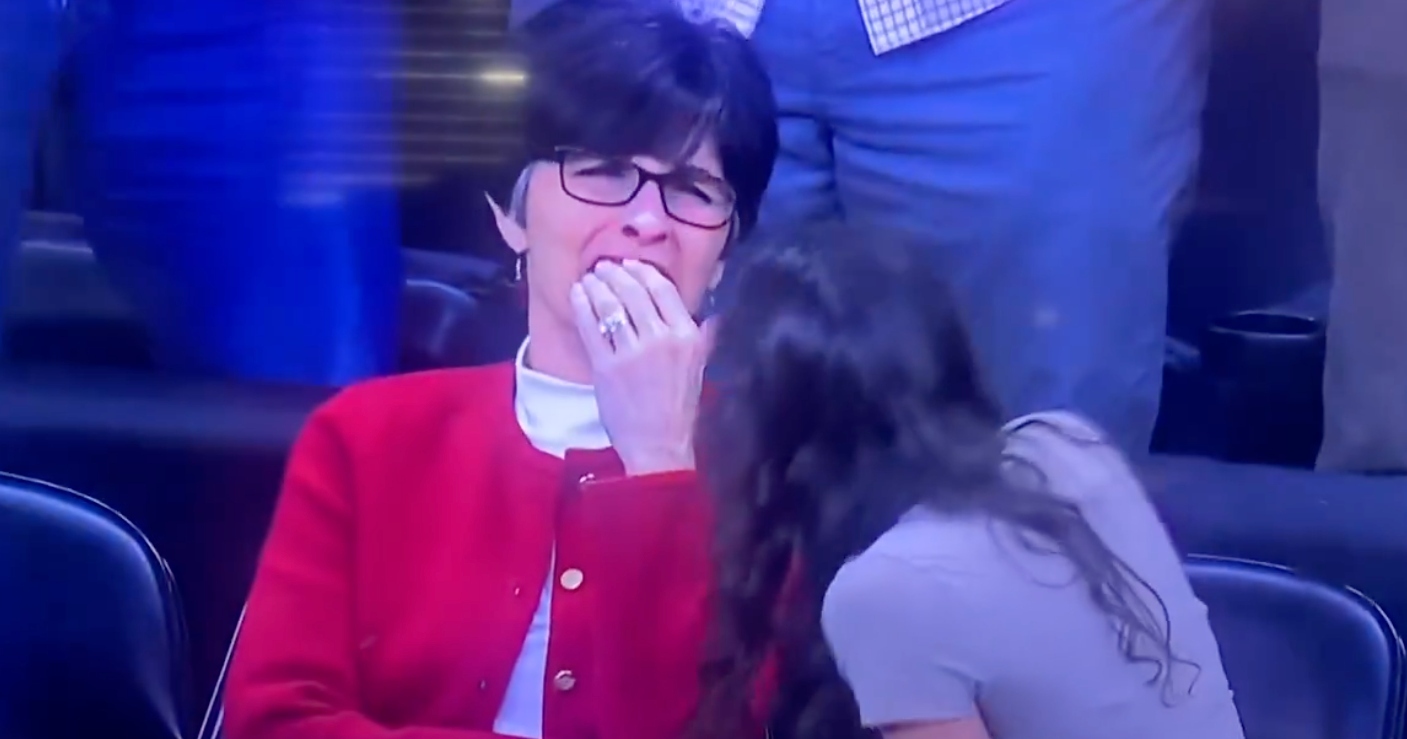 Ellen, Megan Calipari share emotional moment amid Arkansas Sweet 16 ...