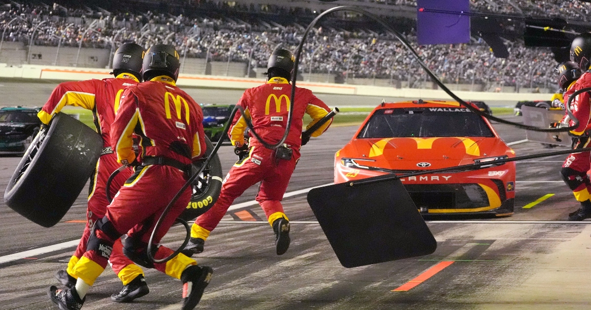 Bubba Wallace No. 23 pit crew completed second-fastest NASCAR pit stop ...