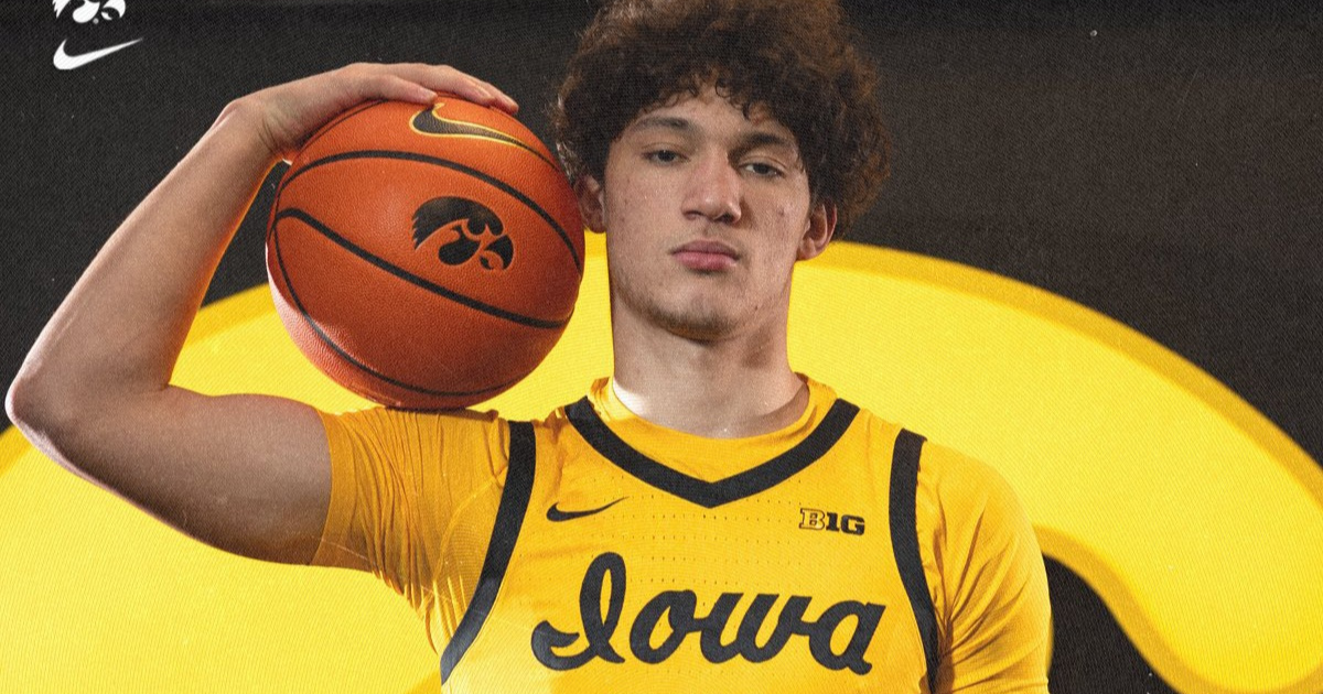 Isaia Howard signs with Iowa Basketball