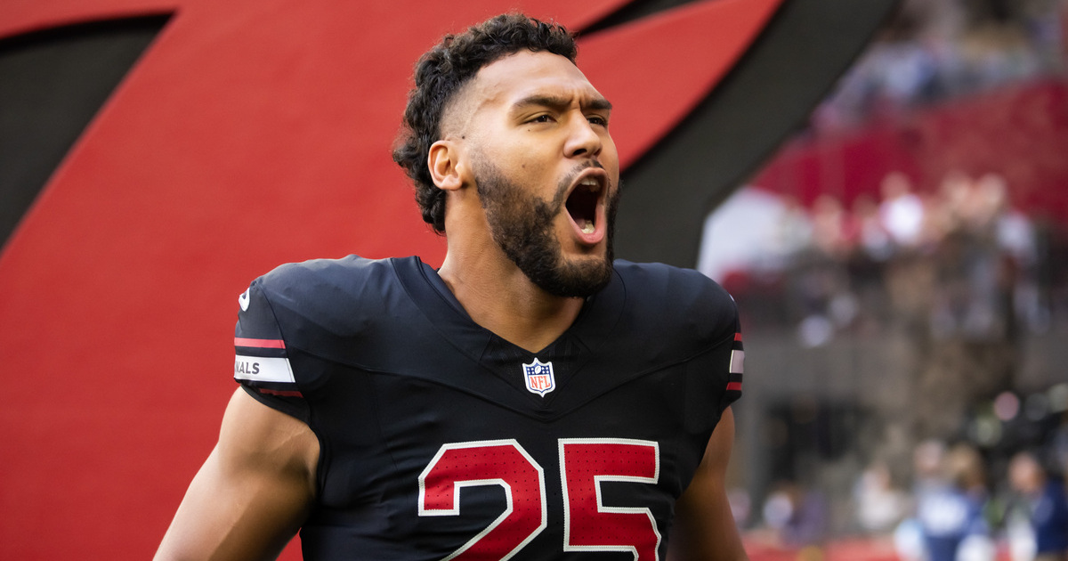 NFL LB Zaven Collins visits Arizona high school football team - On3