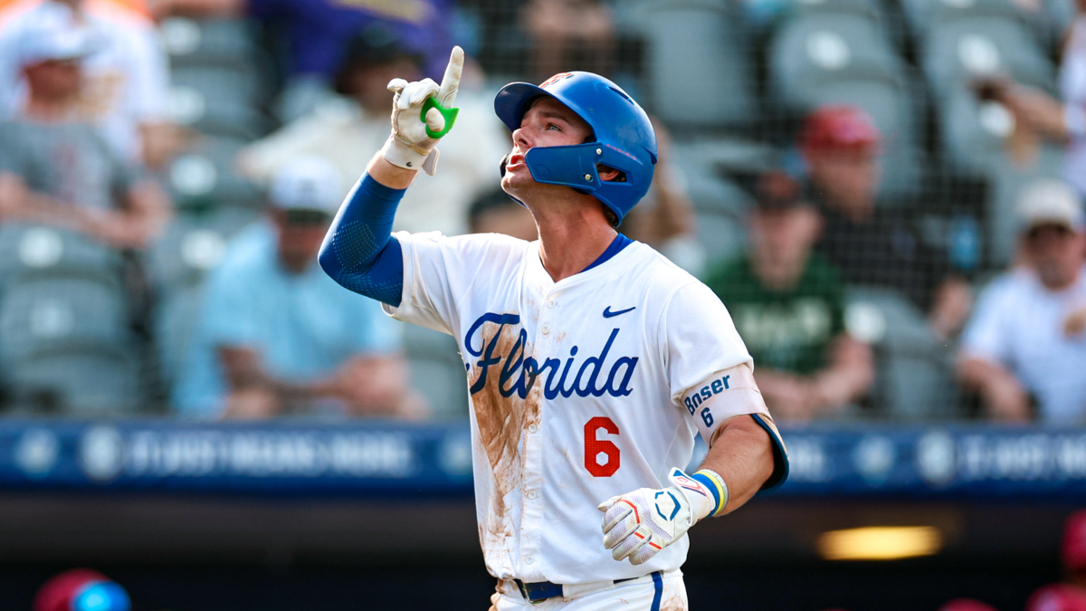 Florida Gators dominate South Carolina 11-3 in SEC Tournament