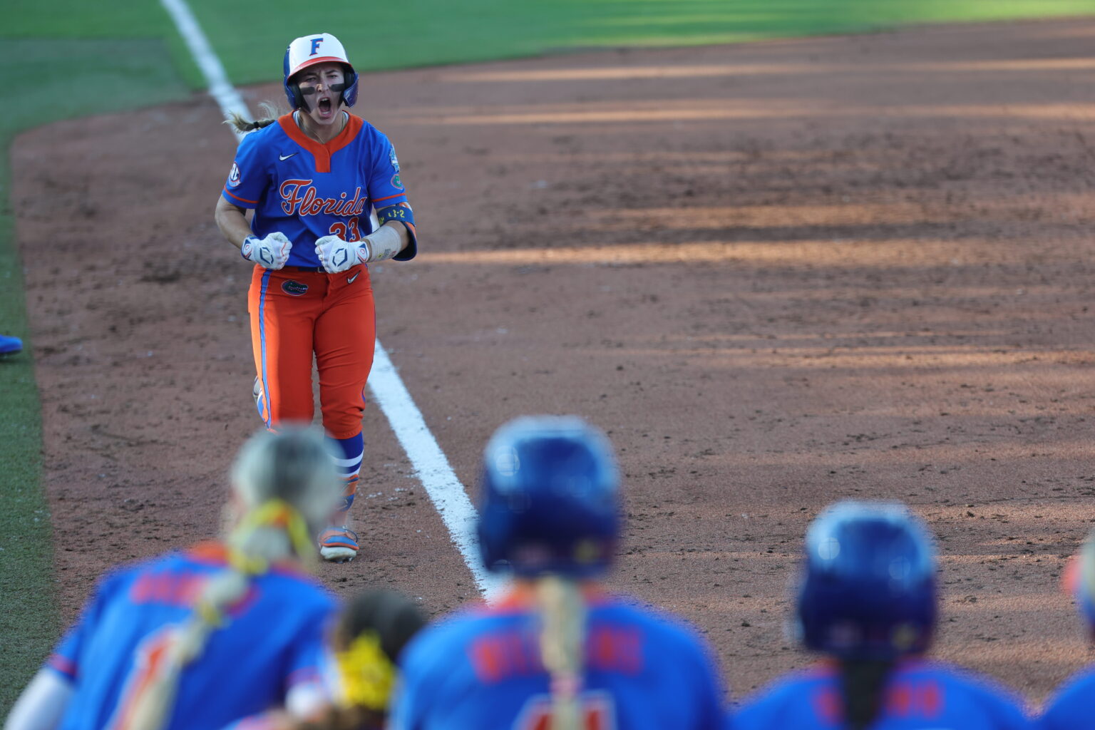 Tennessee run rules Florida to staya alive at WCWS