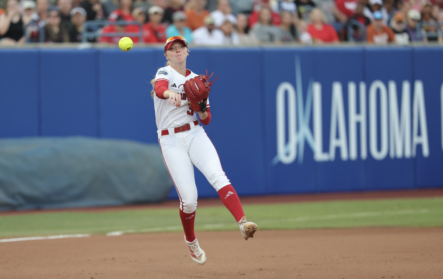 Texas Tech beats Texas, forces Game 3 of WCWS Champ Series