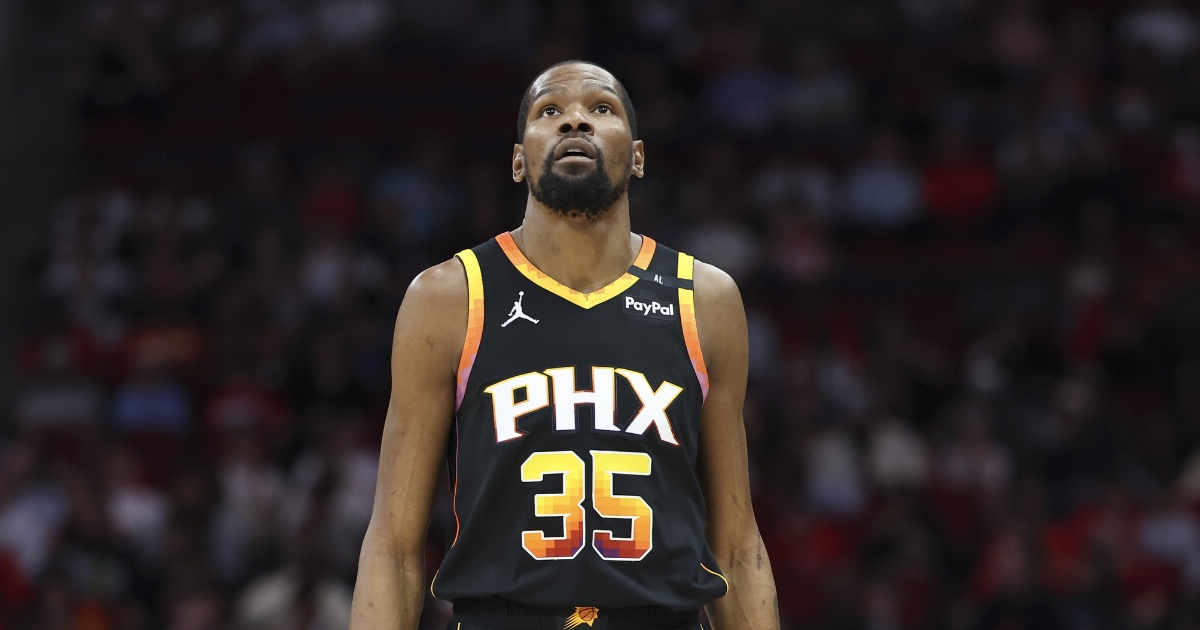 Kevin Durant reacts live to Suns-Rockets trade news on stage at ...