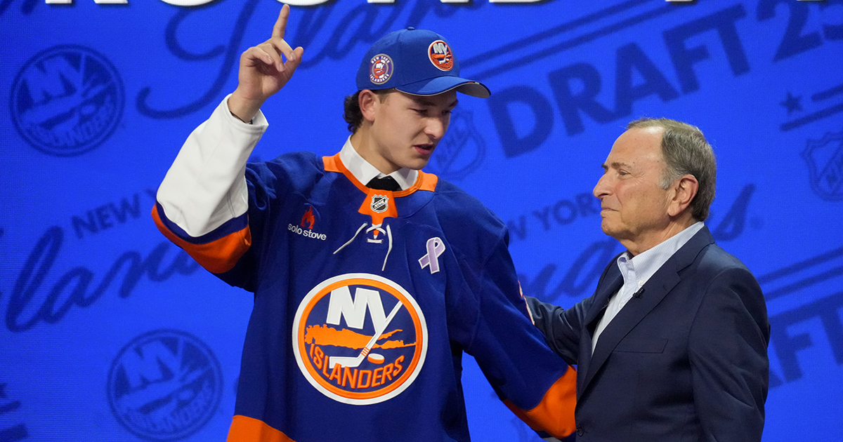 No. 1 pick Matthew Schaefer delivers emotional tribute to late mother ...