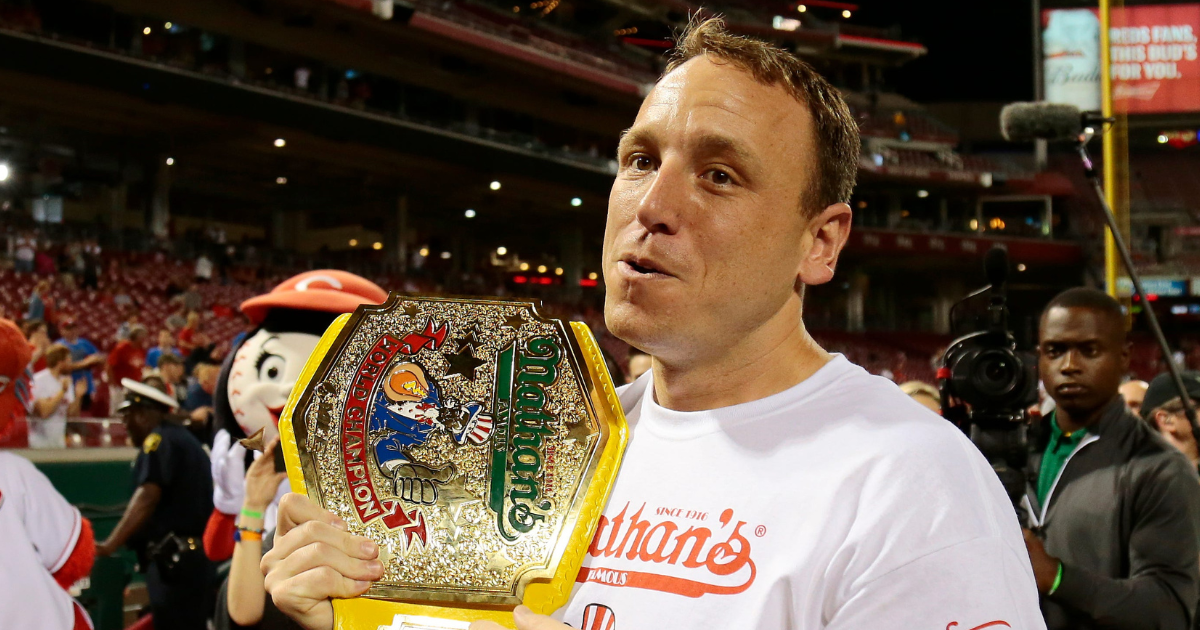 Joey Chestnut dominates in return, wins Nathan's Hot Dog Eating Contest ...