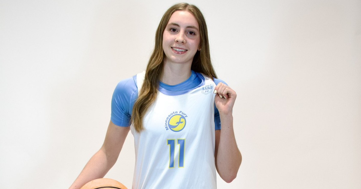 '26 guard Vienna Murray talks Iowa offer, updates her recruitment