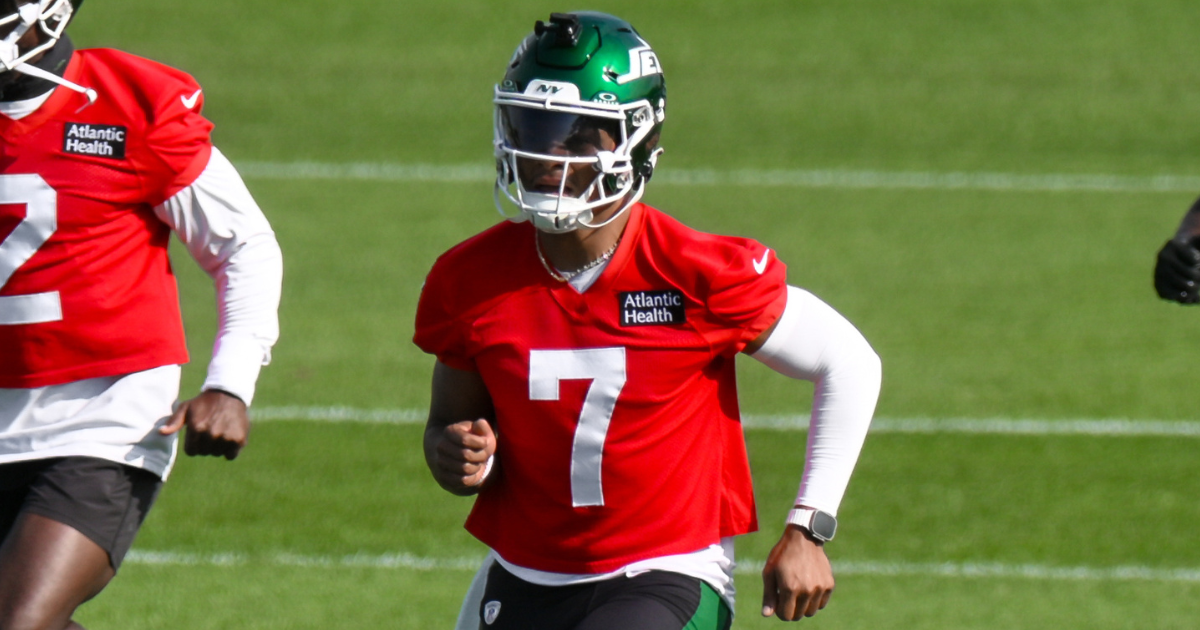 Justin Fields injury update: Jets QB videoed jogging after suffering dislocated toe