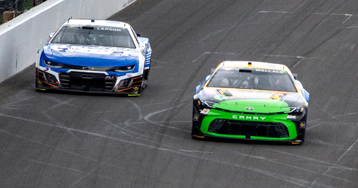 Kyle Larson seeks out Bubba Wallace in victory lane, Wallace responds - On3