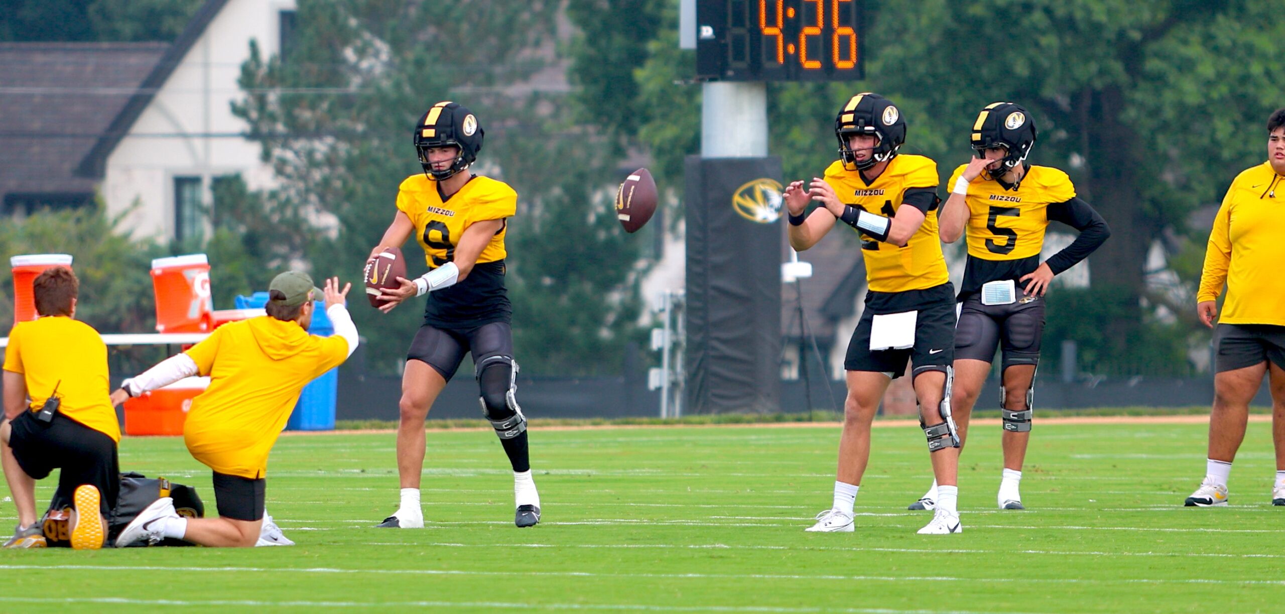 How did the quarterbacks play in Mizzou's scrimmage? - On3