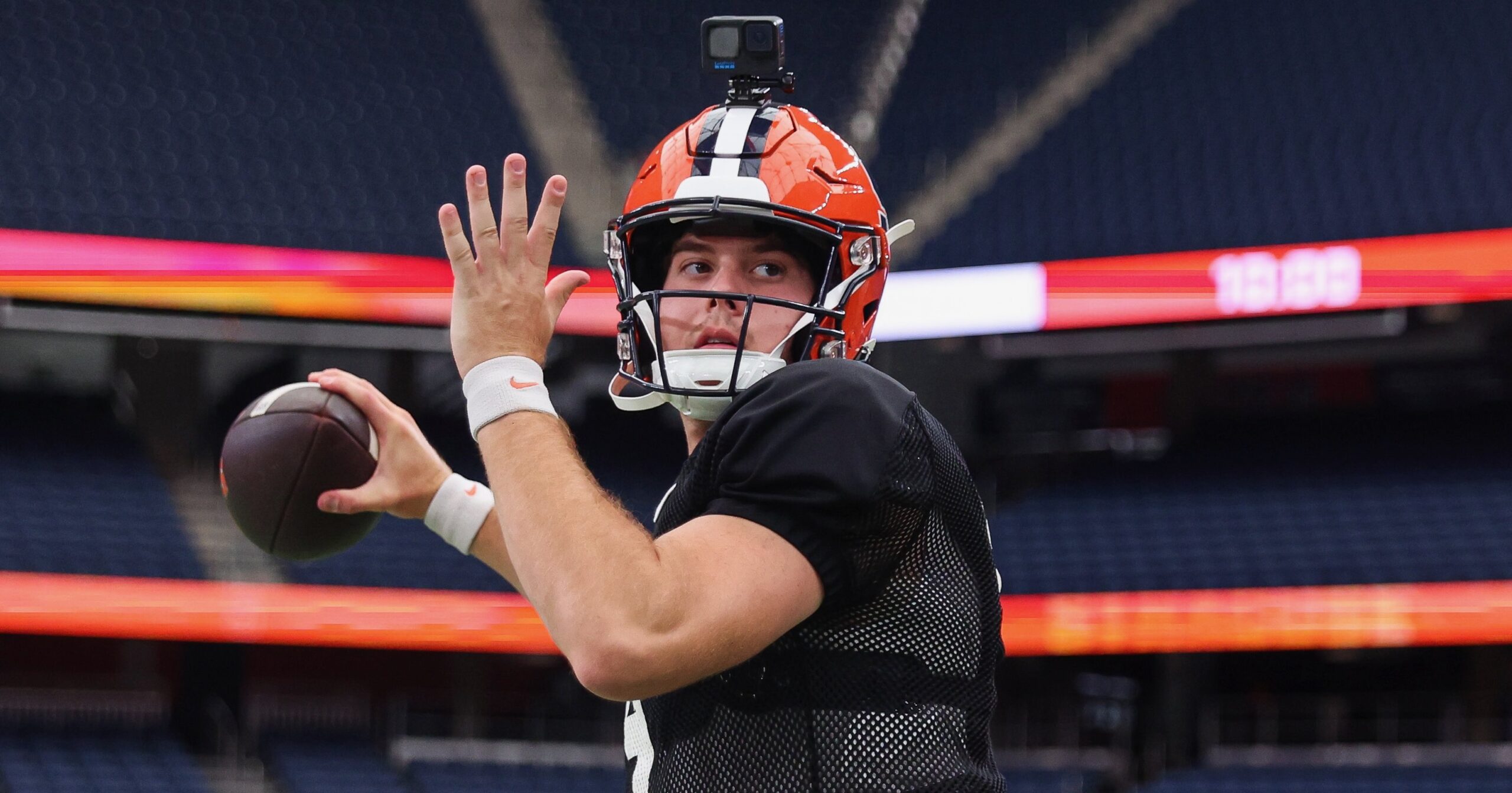 Syracuse names Notre Dame transfer Steve Angeli starting QB