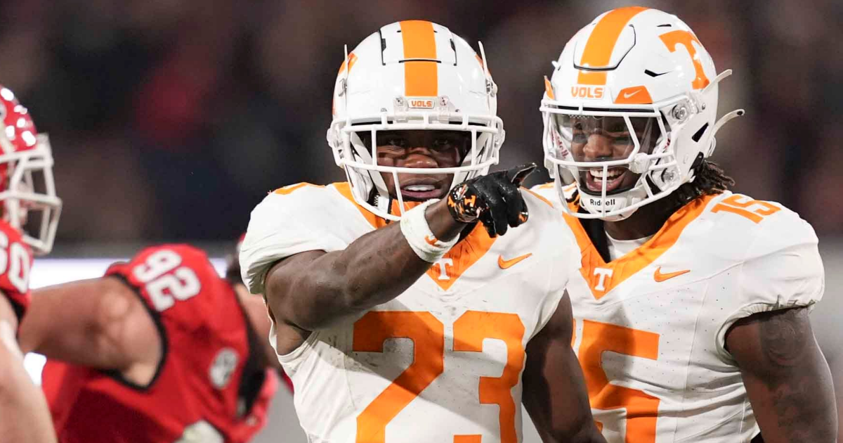 Boo Carter sponsors Brainerd High School football uniforms through NIL ...