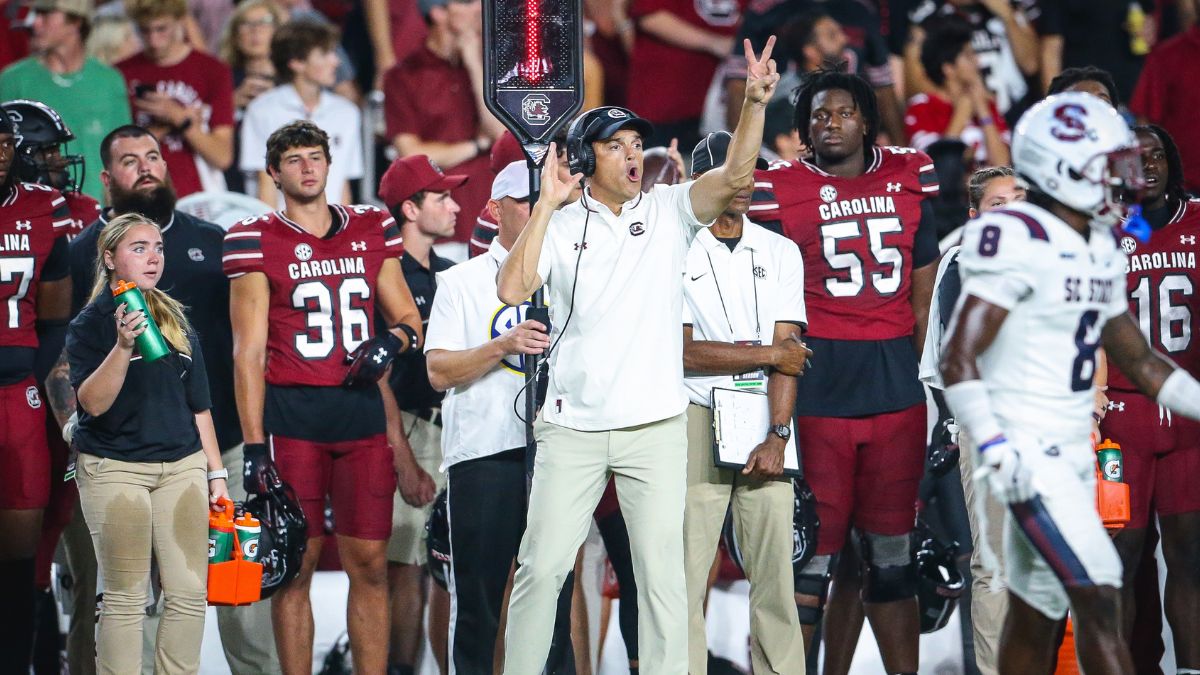 Shane Beamer details how South Carolina players handled Mike Shula ...