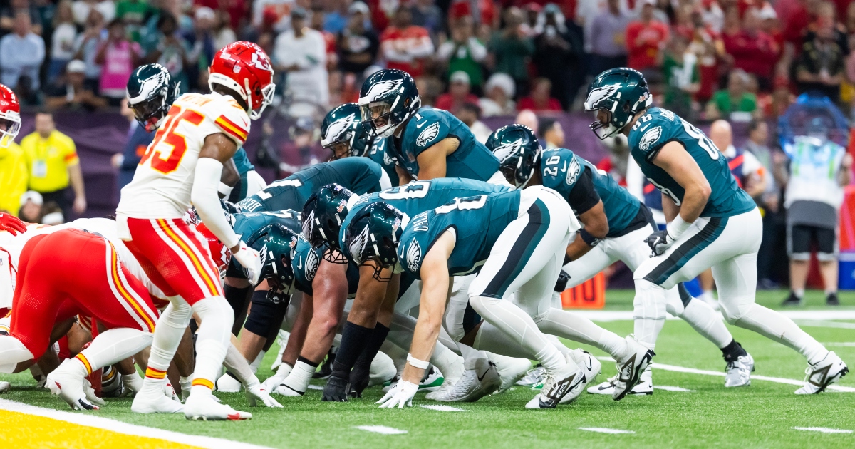 NFL officials appear to miss blatant false start on Eagles 'Tush Push ...