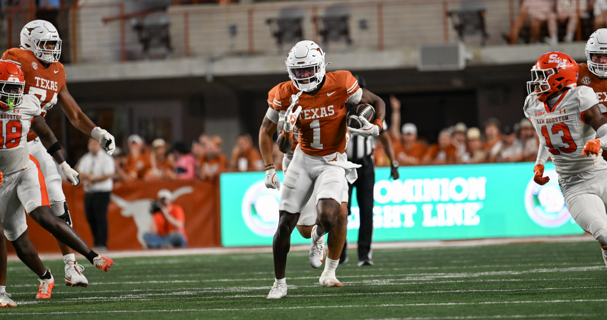 Ryan Wingo injury update: Texas WR heads to locker room after injuring ...