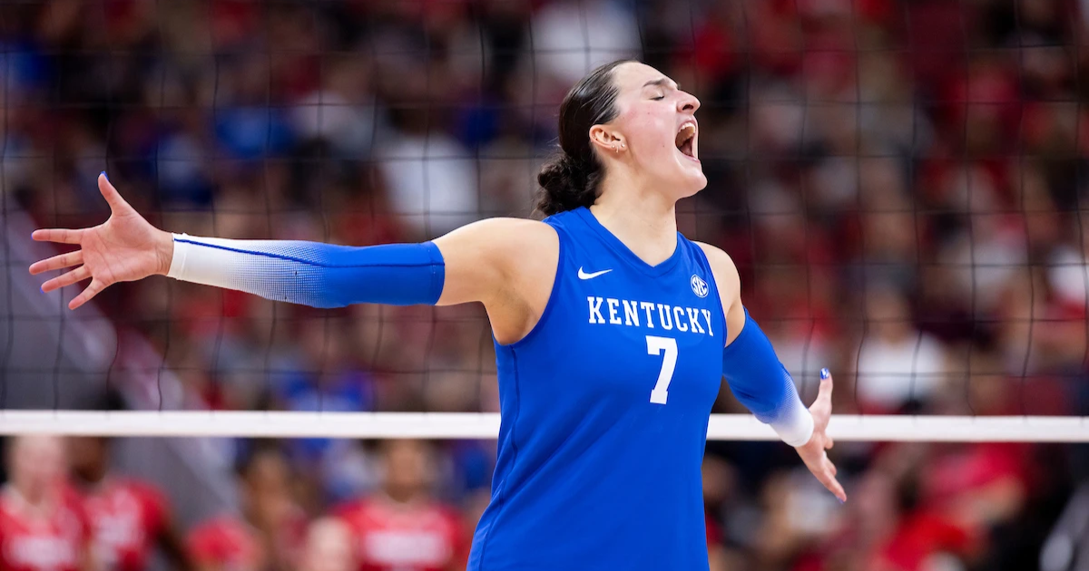 Kentucky VB moves back into top 5, Eva Hudson named SEC Offensive POTW
