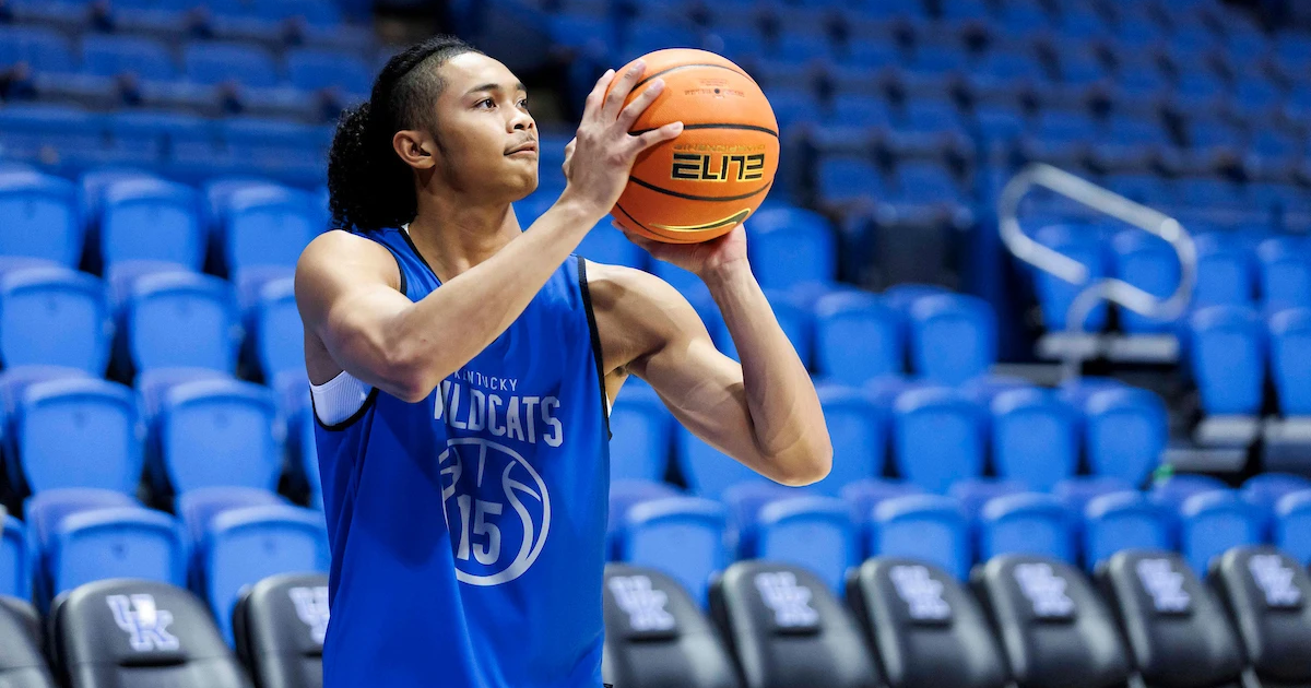 Jaland Lowe is mic'd up (and locking up) at Kentucky basketball ...