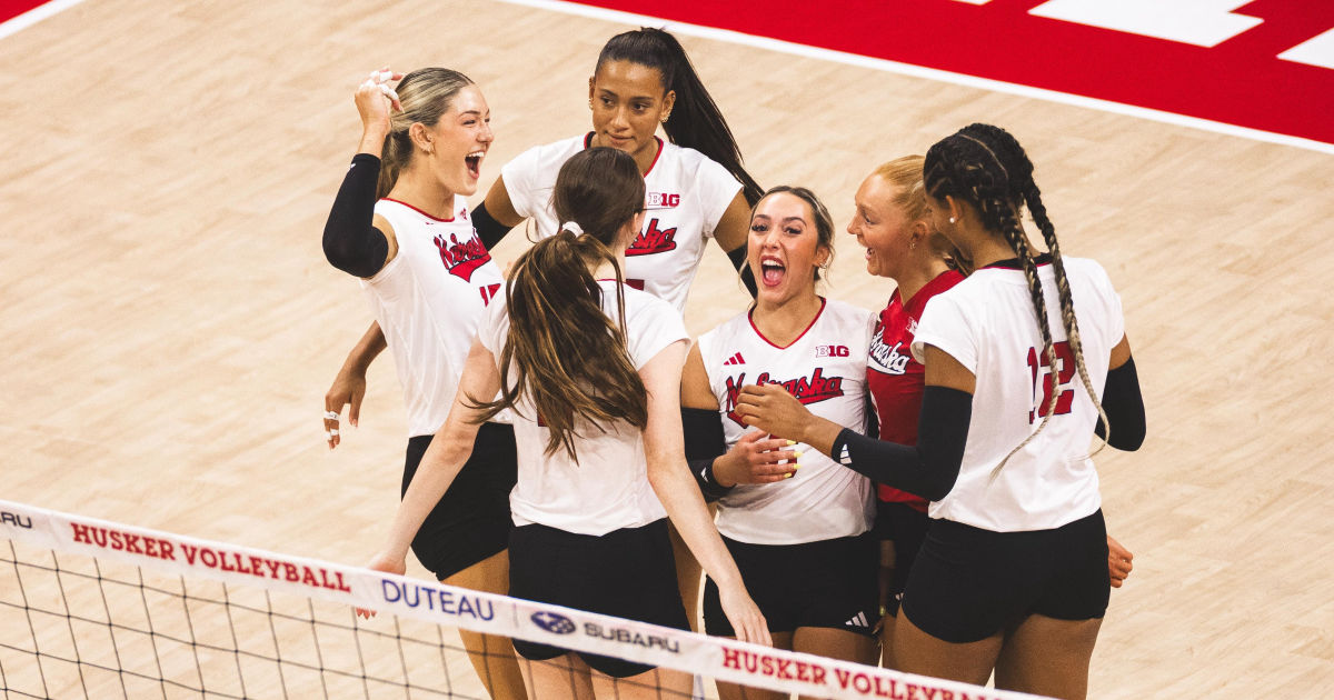 No. 1 Nebraska volleyball moves to 15-0 with Washington sweep