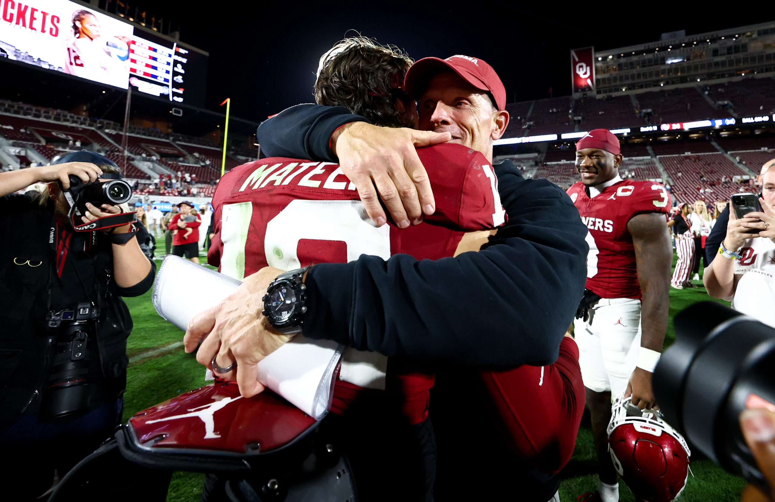 Brent Venables addresses OU quarterback John Mateer's surgery - On3