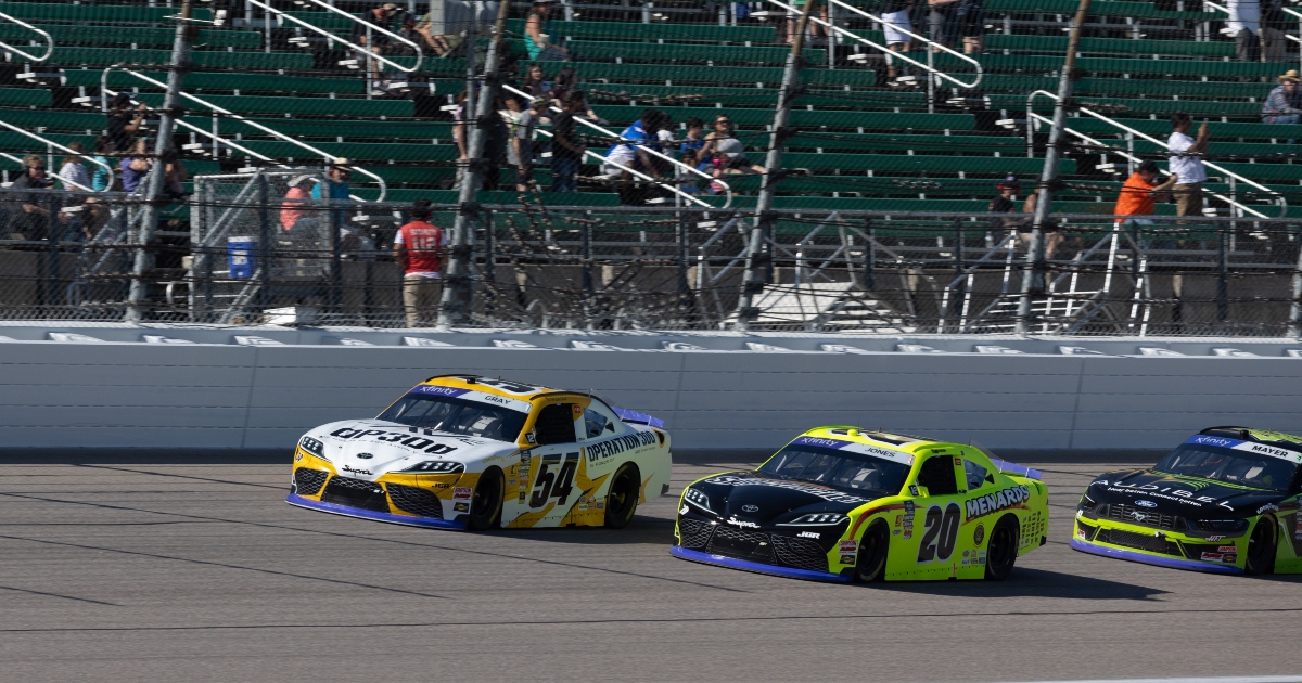 Brandon Jones wins Kansas Xfinity Series race, advances to Round of 8