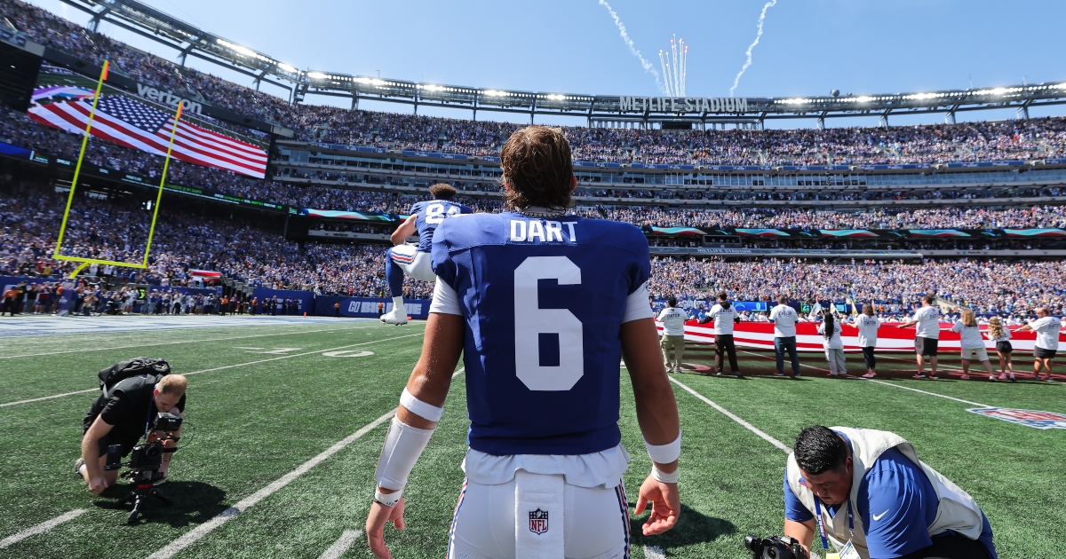 Jaxson Dart records 1st NFL touchdown on Giants opening drive vs. Chargers