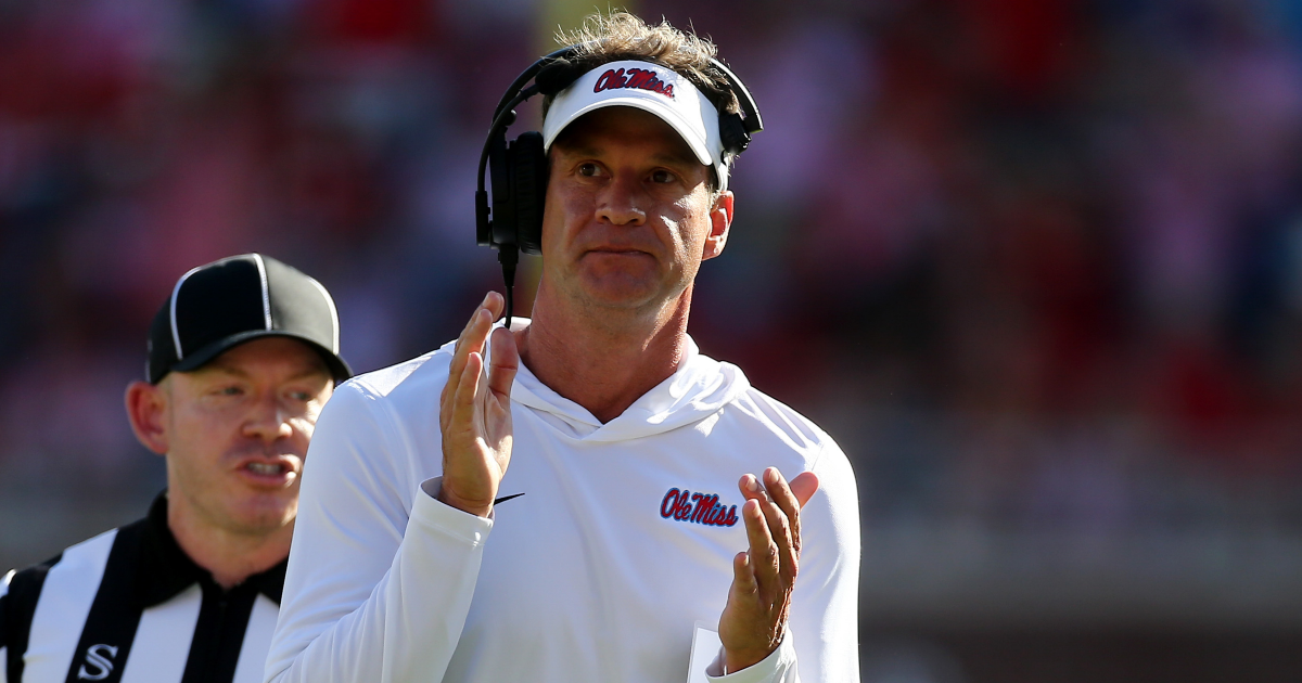 Lane Kiffin reacts to on-field engagement, photobomb moment - On3