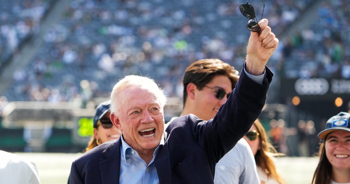 Jerry Jones addresses giving middle finger to fans during Cowboys win vs. Jets