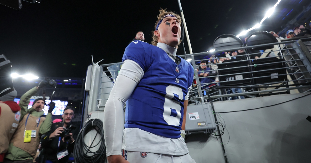 Jaxson Dart convinces Ryan Fitzpatrick, Cam Skattebo to take shirts off after Giants TNF win vs ...