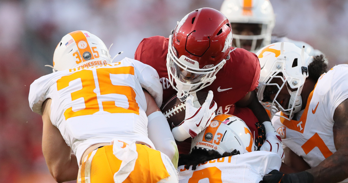 David Oke, Jermod McCoy injury update: Arkansas, Tennessee reveal ...