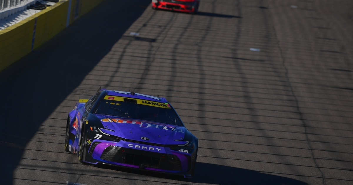 Denny Hamlin earns win No. 60 at Las Vegas, in tears after advancing to Championship 4