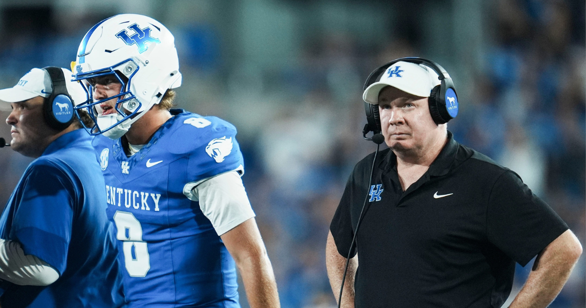Stoops breaks down Arch Manning and his own young QB before the Texas ...