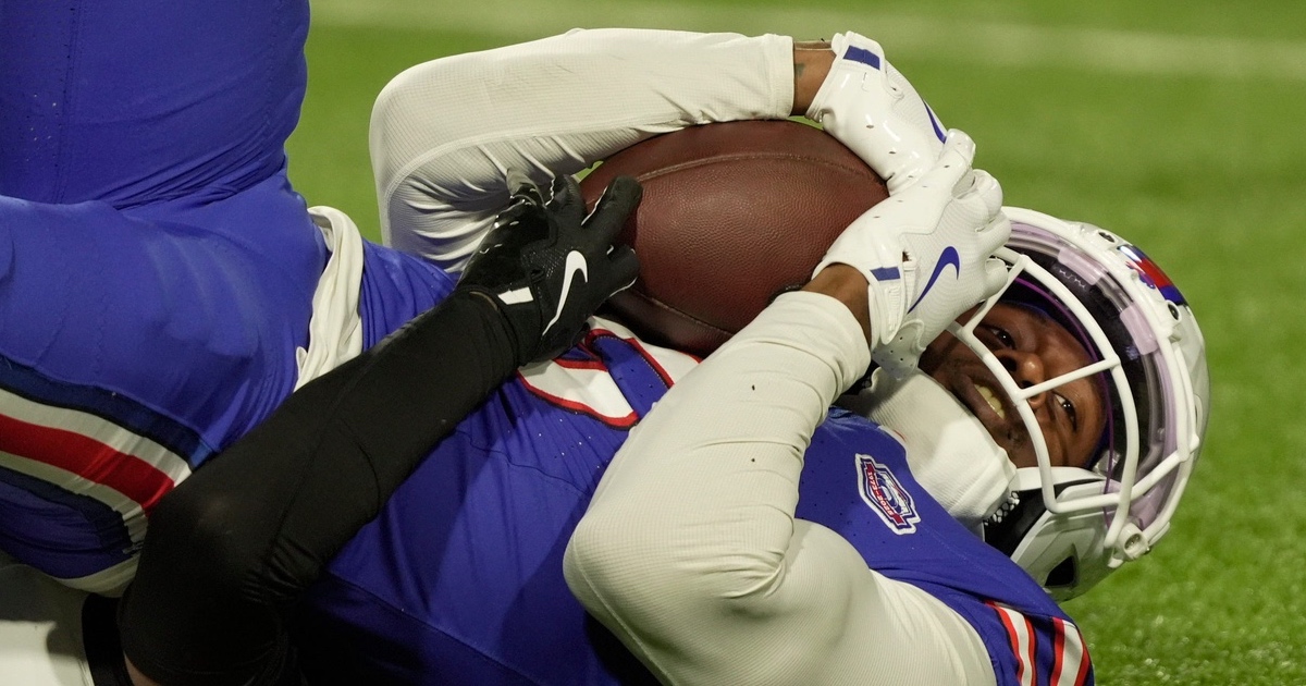 Joshua Palmer injury update: Bills WR heads into medical tent following ...