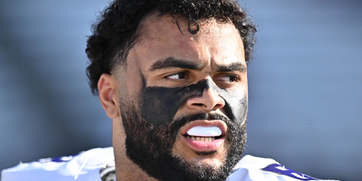 Quentin Moore injury update: Washington TE carted off field vs ...