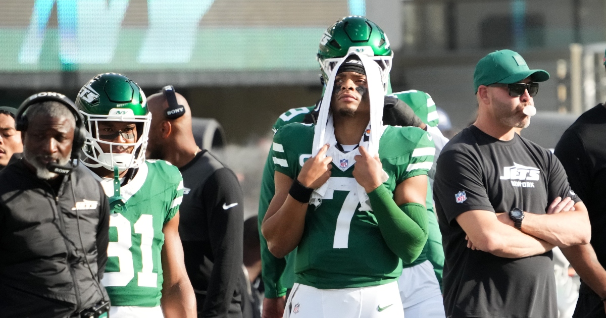 Jets owner Woody Johnson throws Justin Fields under the bus in defense of HC Aaron Glenn - On3