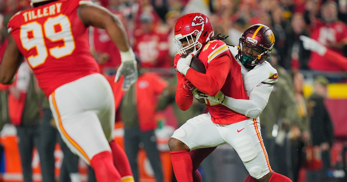 Peyton Manning criticizes Deebo Samuel for dropping screen pass ...